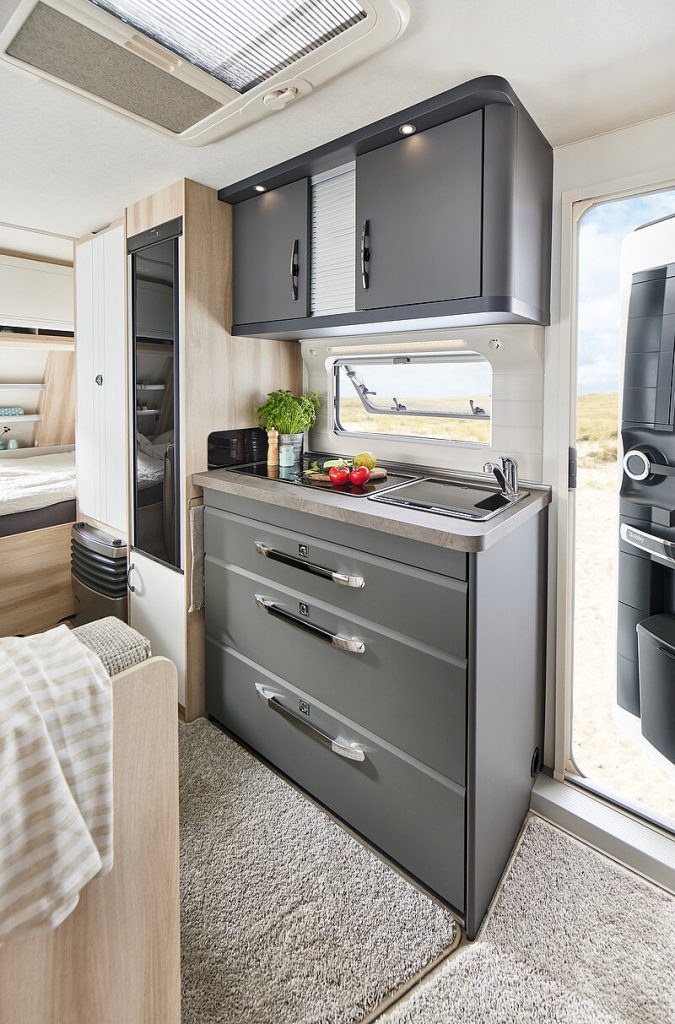 CarGO! Pomorze | Przyczepa kempingowa HOBBY De Luxe 490 KMF 2024